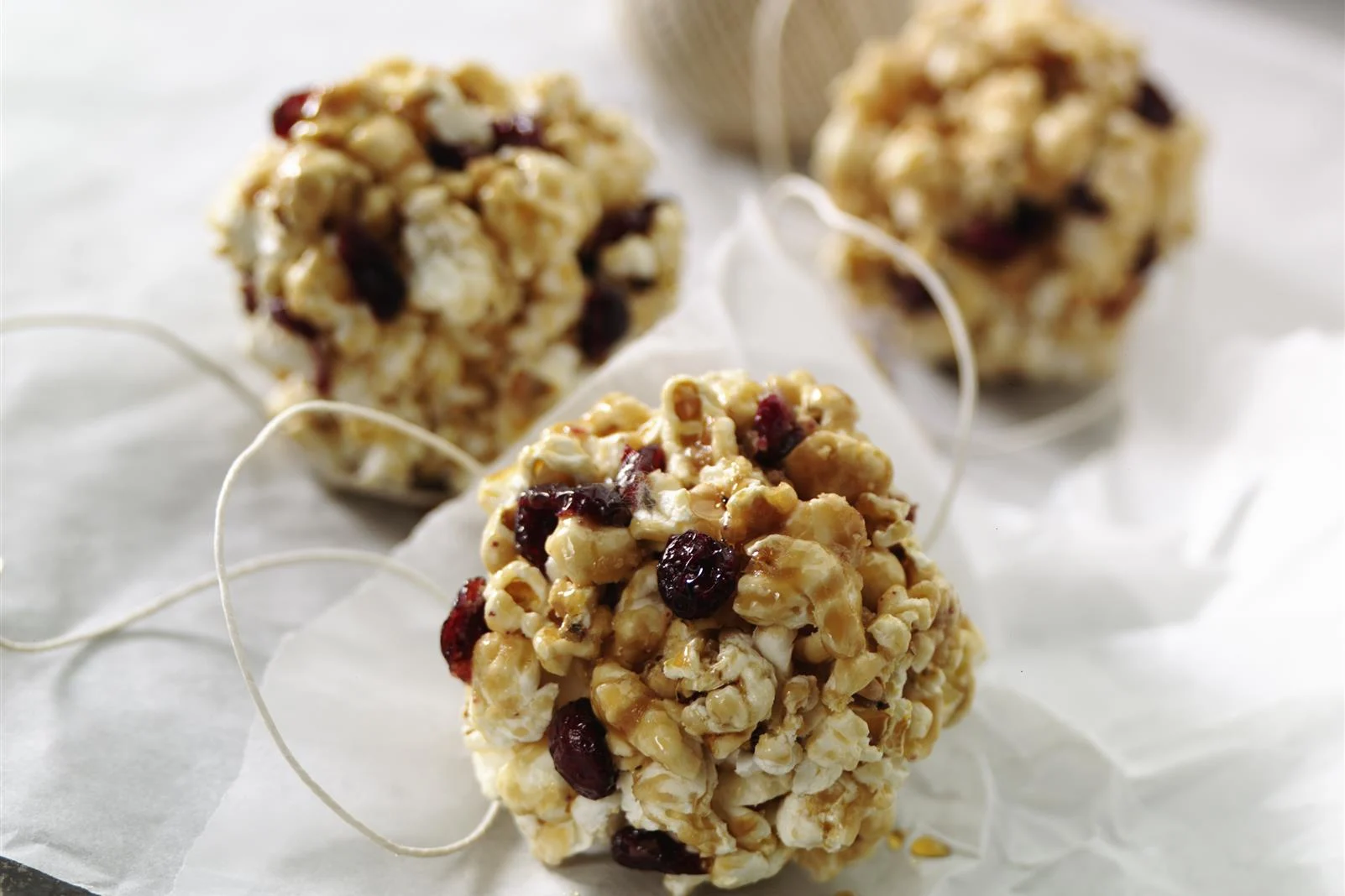 Bouchées de popcorn au sirop d'érable et aux cranberries